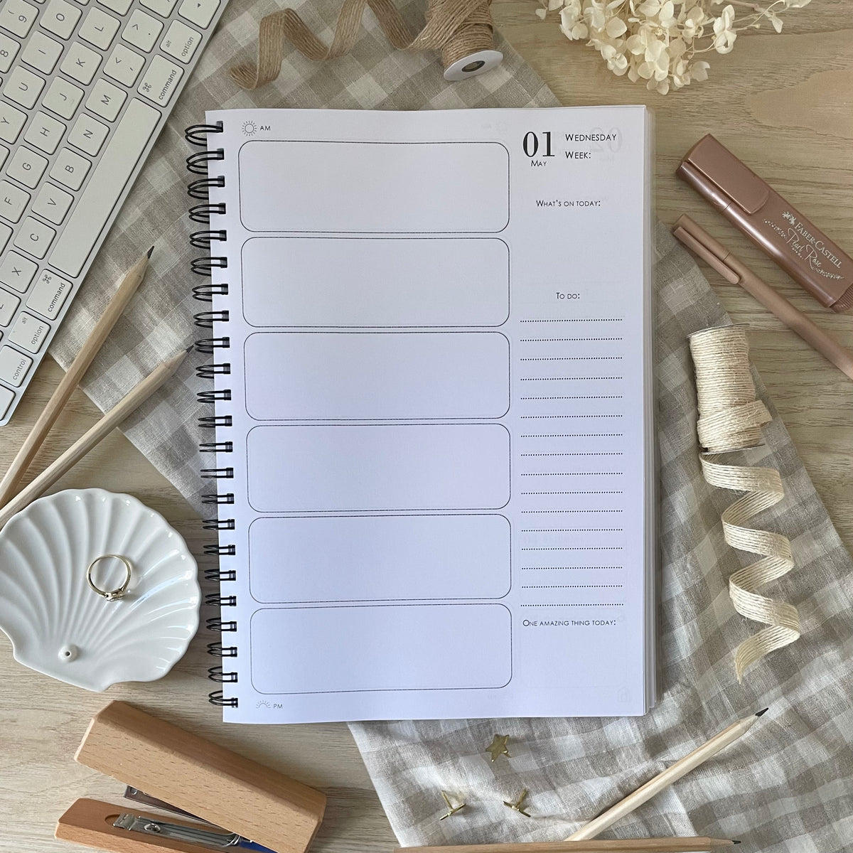 SAMPLE SALE - 2024 A4 Floral Lines Daily Planner 6 Period – House of ...